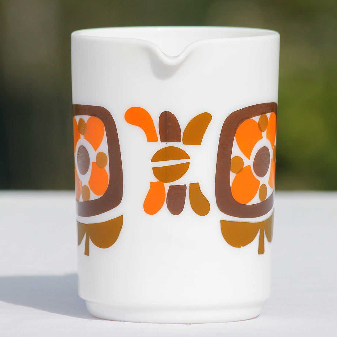 Small vintage Arcopal advertising pitcher Mobil 500 ml – La Roue du Passé